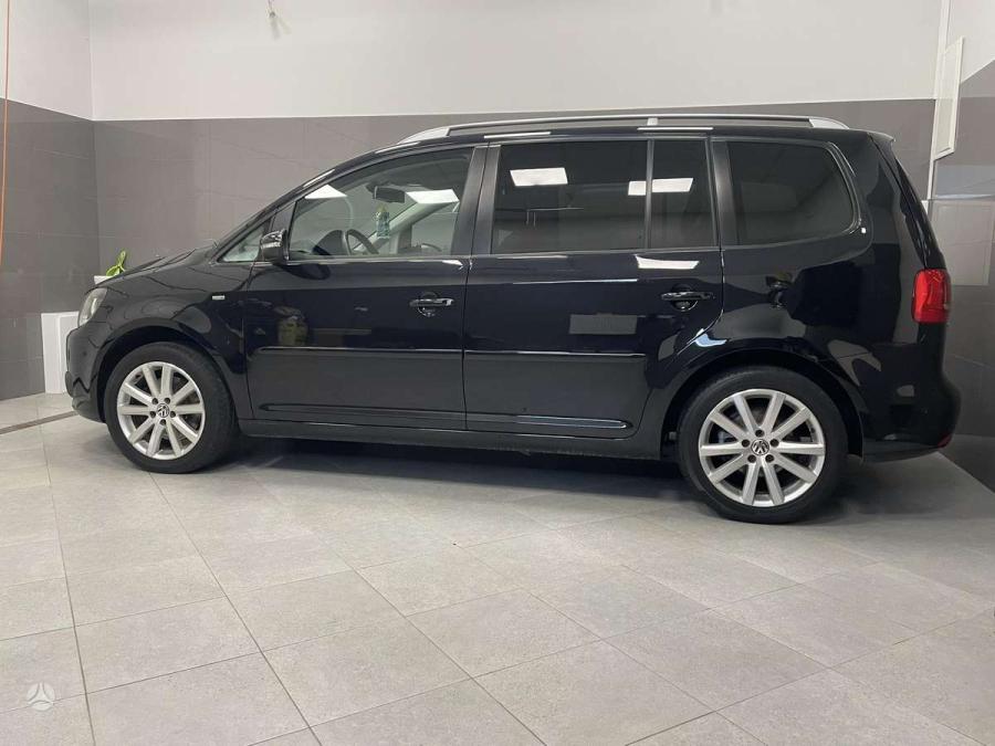 Melns Volkswagen Touran 2015 Marijampole, ar dzinēja tilpumu 1.97 L un nobraukumu 282 tūkst. km par 6350 €, foto 3 vietnē AUTOMOTO.COM.LV