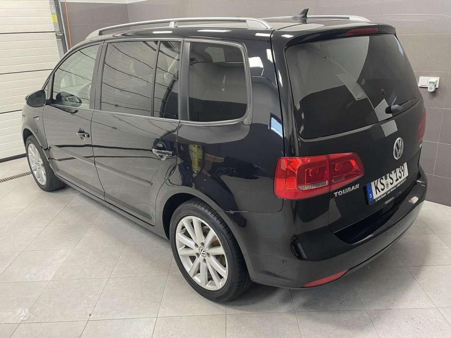 Melns Volkswagen Touran 2015 Marijampole, ar dzinēja tilpumu 1.97 L un nobraukumu 282 tūkst. km par 6350 €, foto 4 vietnē AUTOMOTO.COM.LV