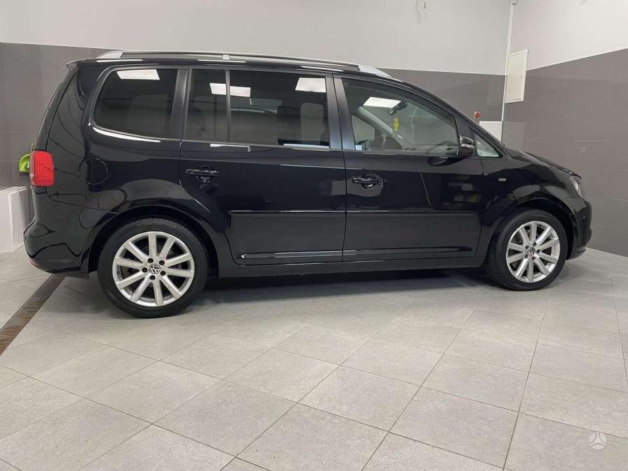 Melns Volkswagen Touran 2015 Marijampole, ar dzinēja tilpumu 1.97 L un nobraukumu 282 tūkst. km par 6350 €, foto 7 vietnē AUTOMOTO.COM.LV