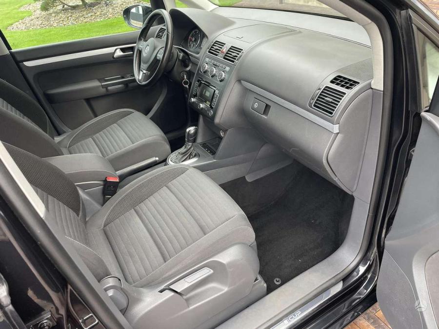 Melns Volkswagen Touran 2015 Marijampole, ar dzinēja tilpumu 1.97 L un nobraukumu 282 tūkst. km par 6350 €, foto 16 vietnē AUTOMOTO.COM.LV