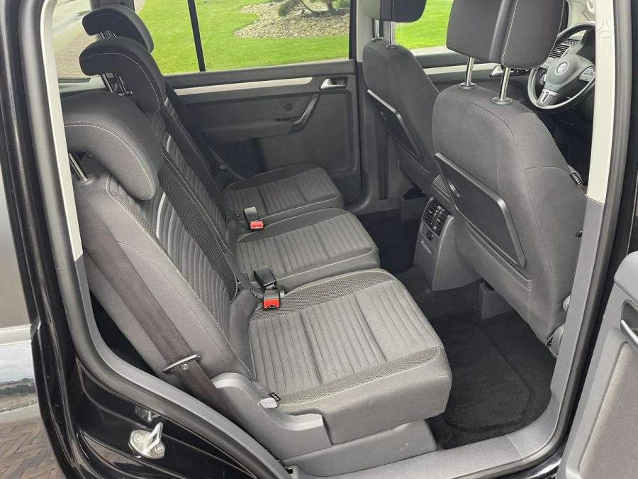 Melns Volkswagen Touran 2015 Marijampole, ar dzinēja tilpumu 1.97 L un nobraukumu 282 tūkst. km par 6350 €, foto 19 vietnē AUTOMOTO.COM.LV