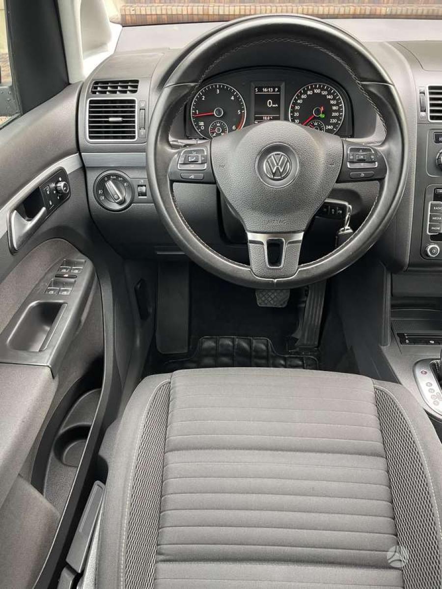Melns Volkswagen Touran 2015 Marijampole, ar dzinēja tilpumu 1.97 L un nobraukumu 282 tūkst. km par 6350 €, foto 25 vietnē AUTOMOTO.COM.LV