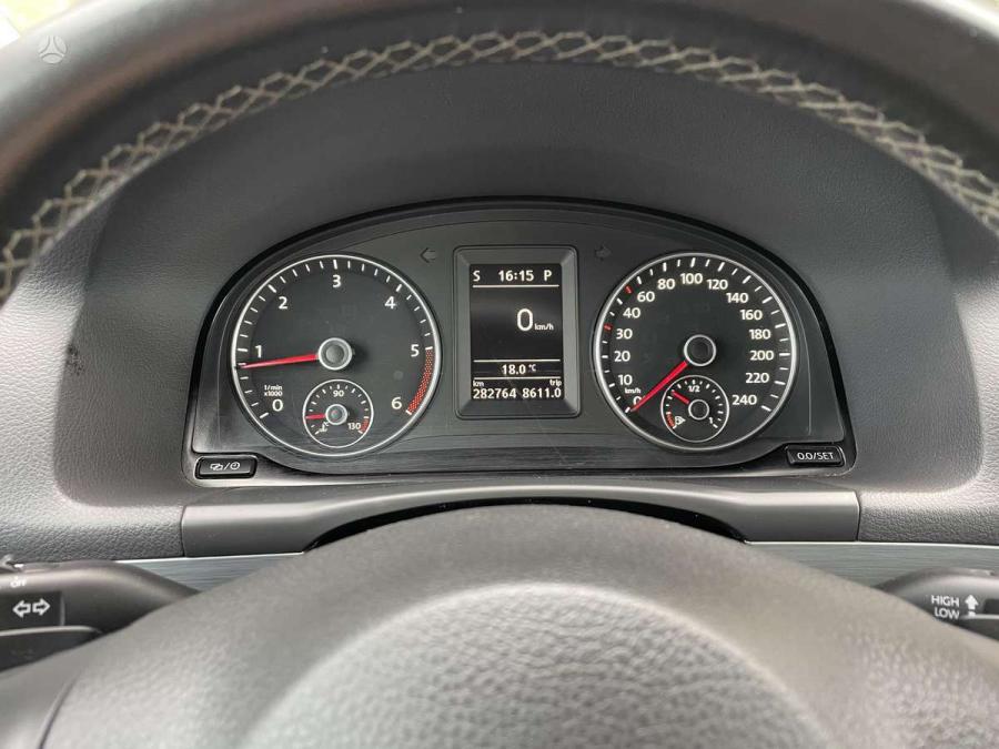 Melns Volkswagen Touran 2015 Marijampole, ar dzinēja tilpumu 1.97 L un nobraukumu 282 tūkst. km par 6350 €, foto 26 vietnē AUTOMOTO.COM.LV