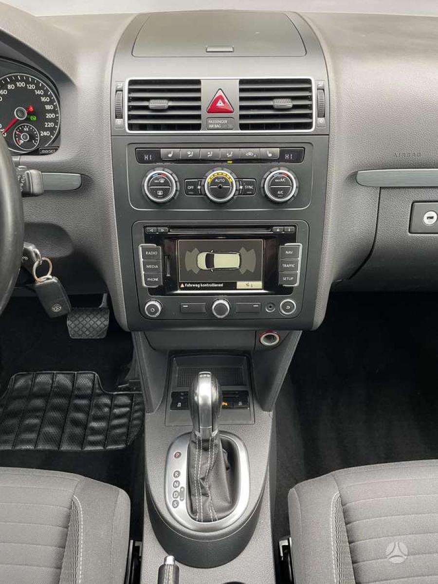 Melns Volkswagen Touran 2015 Marijampole, ar dzinēja tilpumu 1.97 L un nobraukumu 282 tūkst. km par 6350 €, foto 27 vietnē AUTOMOTO.COM.LV