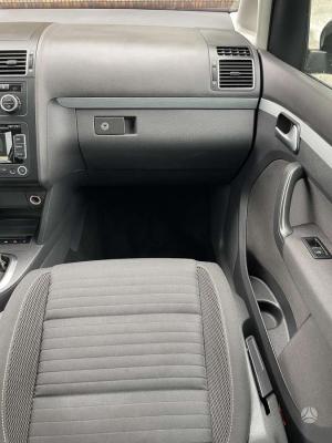 Melns Volkswagen Touran 2015 Marijampole, ar dzinēja tilpumu 1.97 L un nobraukumu 282 tūkst. km par 6350 €, foto 31 vietnē AUTOMOTO.COM.LV