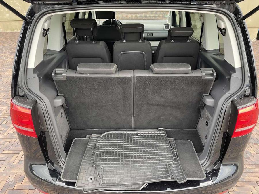 Melns Volkswagen Touran 2015 Marijampole, ar dzinēja tilpumu 1.97 L un nobraukumu 282 tūkst. km par 6350 €, foto 32 vietnē AUTOMOTO.COM.LV