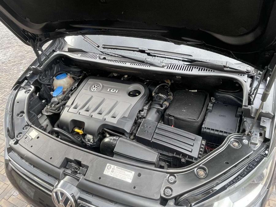 Melns Volkswagen Touran 2015 Marijampole, ar dzinēja tilpumu 1.97 L un nobraukumu 282 tūkst. km par 6350 €, foto 33 vietnē AUTOMOTO.COM.LV