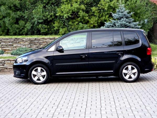 Black Volkswagen Touran 2015 in Kedainiai, with an engine capacity of 1.60 L and mileage of 263 thousand km for 6650 €, photo 5 on AUTOMOTO.COM.LV