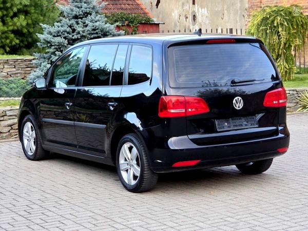 Black Volkswagen Touran 2015 in Kedainiai, with an engine capacity of 1.60 L and mileage of 263 thousand km for 6650 €, photo 8 on AUTOMOTO.COM.LV