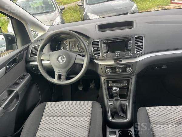 Volkswagen Touran 2015 in Valmiera on AUTOMOTO.COM.LV Black Volkswagen Touran 2015 in Valmiera, with an engine capacity of 2.00 L and mileage of 0 thousand km for 8800 €, photo 8 on AUTOMOTO.COM.LV