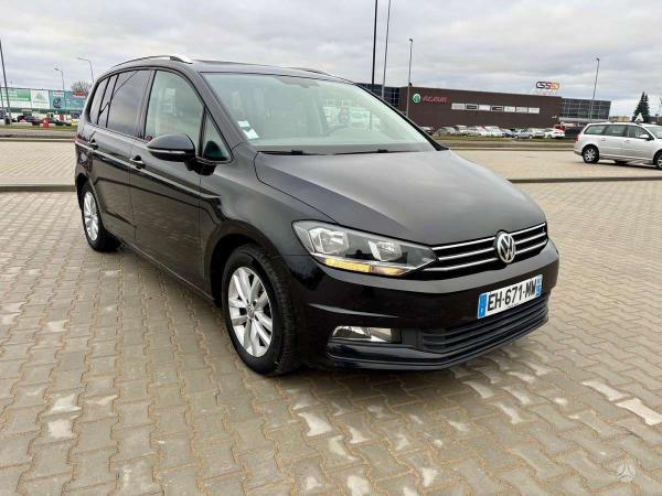 Melns Volkswagen Touran 2016 Tauragė, ar dzinēja tilpumu 1.60 L un nobraukumu 250 tūkst. km par 9900 €, foto 1 vietnē AUTOMOTO.COM.LV