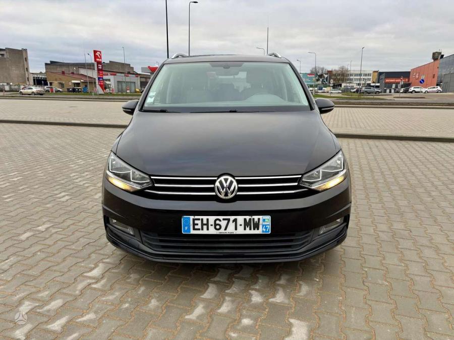 Melns Volkswagen Touran 2016 Tauragė, ar dzinēja tilpumu 1.60 L un nobraukumu 250 tūkst. km par 9900 €, foto 2 vietnē AUTOMOTO.COM.LV