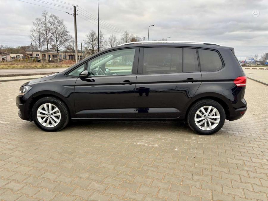 Melns Volkswagen Touran 2016 Tauragė, ar dzinēja tilpumu 1.60 L un nobraukumu 250 tūkst. km par 9900 €, foto 4 vietnē AUTOMOTO.COM.LV