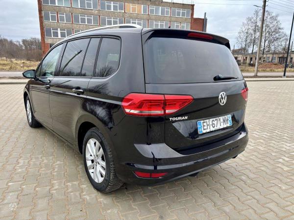 Melns Volkswagen Touran 2016 Tauragė, ar dzinēja tilpumu 1.60 L un nobraukumu 250 tūkst. km par 9900 €, foto 5 vietnē AUTOMOTO.COM.LV