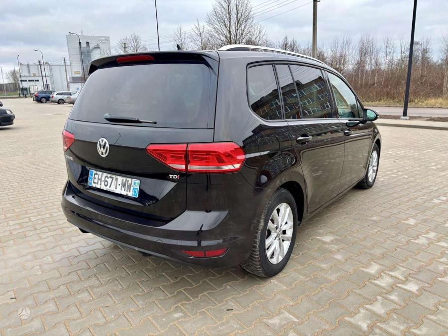 Melns Volkswagen Touran 2016 Tauragė, ar dzinēja tilpumu 1.60 L un nobraukumu 250 tūkst. km par 9900 €, foto 7 vietnē AUTOMOTO.COM.LV