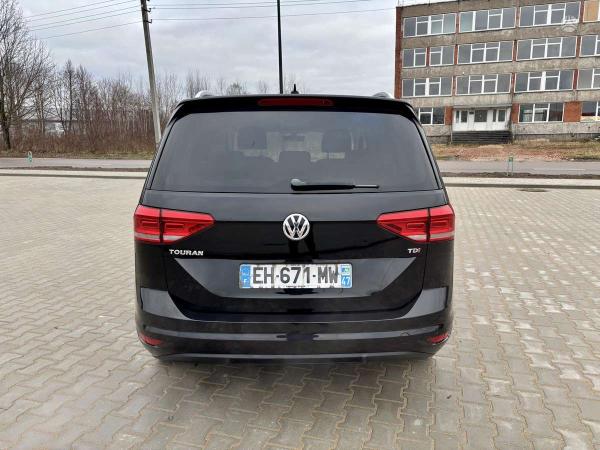 Melns Volkswagen Touran 2016 Tauragė, ar dzinēja tilpumu 1.60 L un nobraukumu 250 tūkst. km par 9900 €, foto 8 vietnē AUTOMOTO.COM.LV