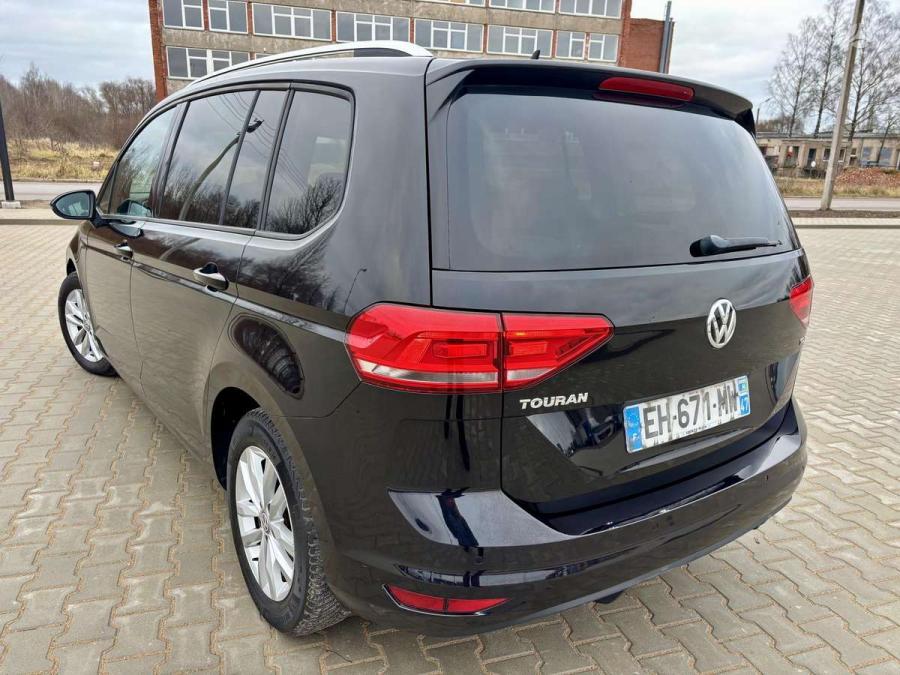 Melns Volkswagen Touran 2016 Tauragė, ar dzinēja tilpumu 1.60 L un nobraukumu 250 tūkst. km par 9900 €, foto 26 vietnē AUTOMOTO.COM.LV