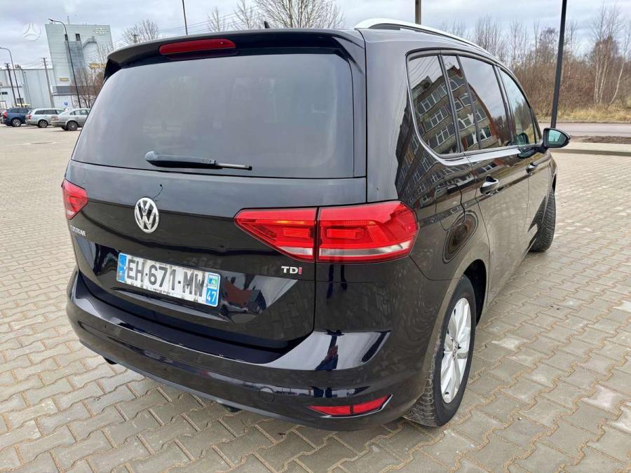 Melns Volkswagen Touran 2016 Tauragė, ar dzinēja tilpumu 1.60 L un nobraukumu 250 tūkst. km par 9900 €, foto 28 vietnē AUTOMOTO.COM.LV