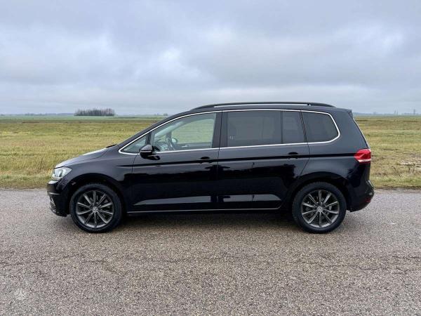 Black Volkswagen Touran 2016 in Siauliai, with an engine capacity of 1.97 L and mileage of 238 thousand km for 11200 €, photo 5 on AUTOMOTO.COM.LV