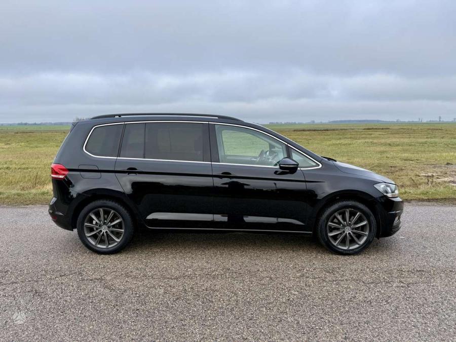 Black Volkswagen Touran 2016 in Siauliai, with an engine capacity of 1.97 L and mileage of 238 thousand km for 11200 €, photo 6 on AUTOMOTO.COM.LV