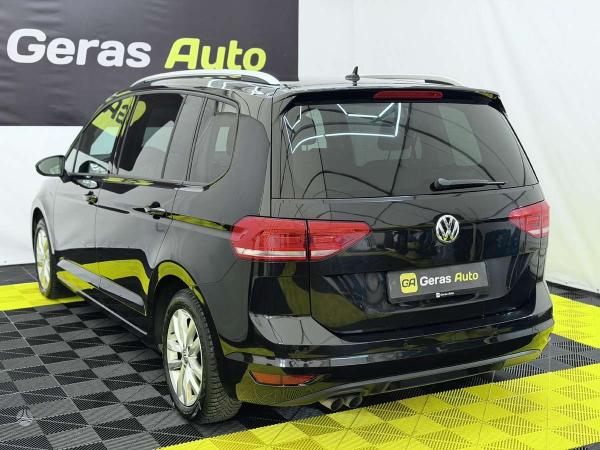 Melns Volkswagen Touran 2016 Viļņa, ar dzinēja tilpumu 1.97 L un nobraukumu 253 tūkst. km par 9950 €, foto 5 vietnē AUTOMOTO.COM.LV