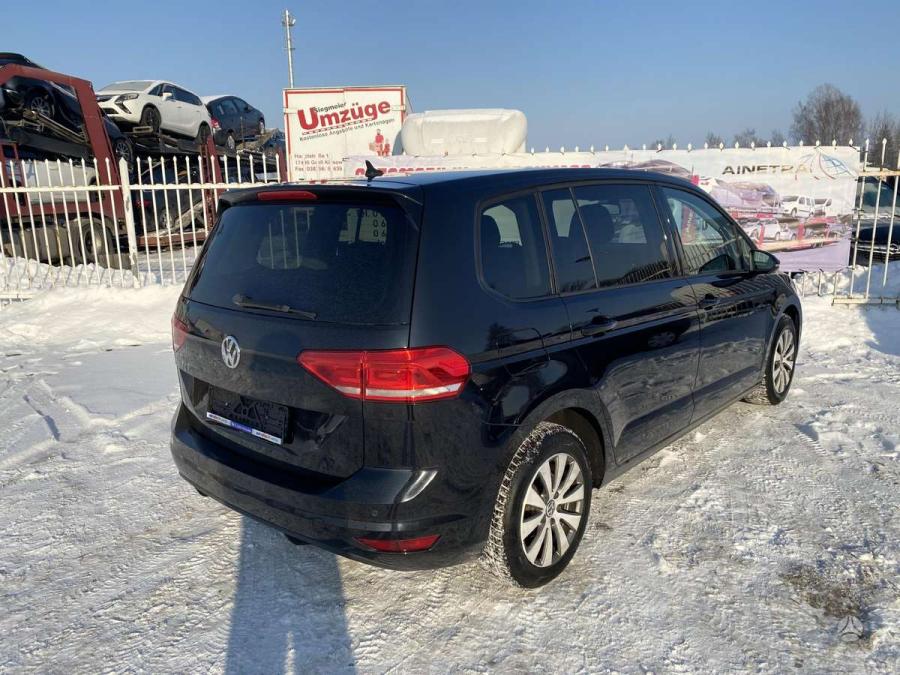 Melns Volkswagen Touran 2016 Marijampole, ar dzinēja tilpumu 1.60 L un nobraukumu 187 tūkst. km par 10450 €, foto 4 vietnē AUTOMOTO.COM.LV