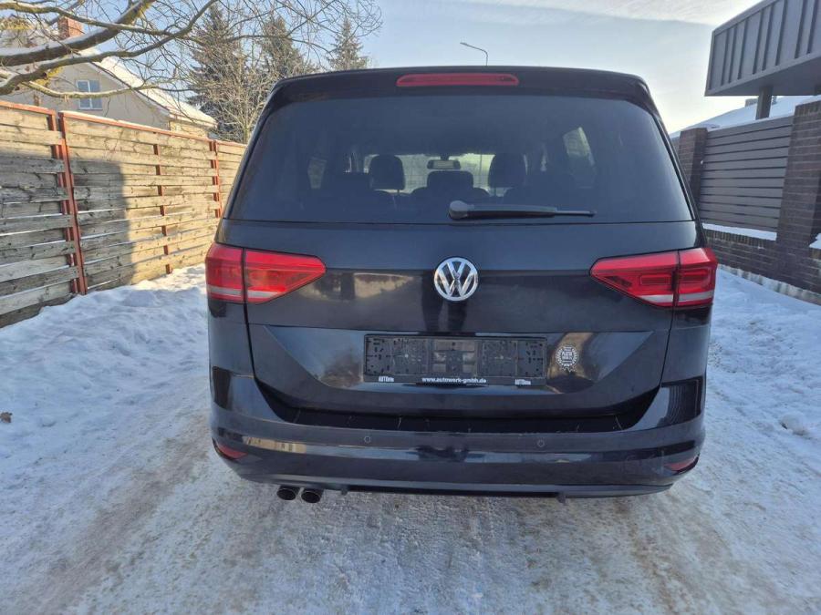 Melns Volkswagen Touran 2016 Kauņa, ar dzinēja tilpumu 1.97 L un nobraukumu 320 tūkst. km par 6850 €, foto 4 vietnē AUTOMOTO.COM.LV