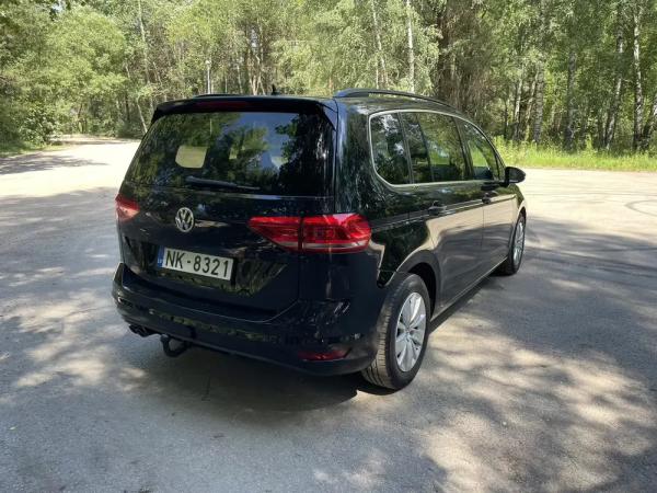 Melns Volkswagen Touran 2016 Rīga, ar dzinēja tilpumu 2.00 L un nobraukumu 154 tūkst. km par 9990 €, foto 4 vietnē AUTOMOTO.COM.LV