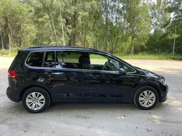 Melns Volkswagen Touran 2016 Rīga, ar dzinēja tilpumu 2.00 L un nobraukumu 154 tūkst. km par 9990 €, foto 7 vietnē AUTOMOTO.COM.LV