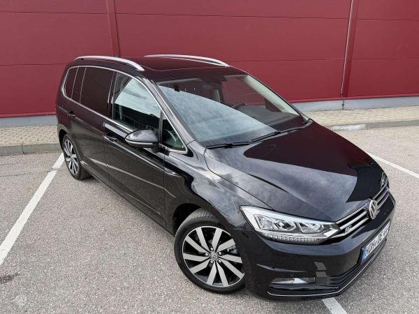 Black Volkswagen Touran 2016 in Kaunas, with an engine capacity of 2.00 L and mileage of 240 thousand km for 12900 €, photo 3 on AUTOMOTO.COM.LV