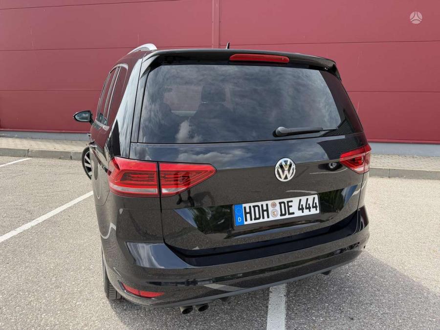 Melns Volkswagen Touran 2016 Kauņa, ar dzinēja tilpumu 2.00 L un nobraukumu 240 tūkst. km par 12900 €, foto 7 vietnē AUTOMOTO.COM.LV