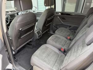 Melns Volkswagen Touran 2016 Kauņa, ar dzinēja tilpumu 2.00 L un nobraukumu 240 tūkst. km par 12900 €, foto 14 vietnē AUTOMOTO.COM.LV