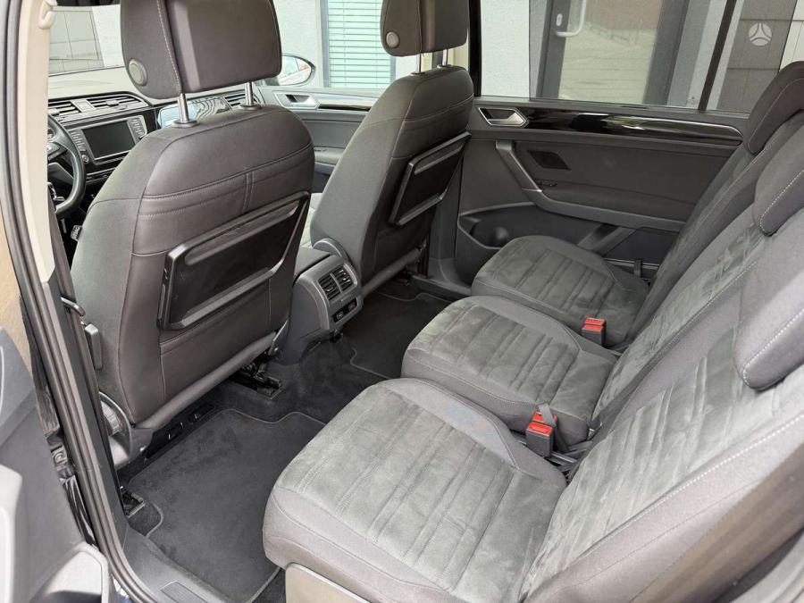 Melns Volkswagen Touran 2016 Kauņa, ar dzinēja tilpumu 2.00 L un nobraukumu 240 tūkst. km par 12900 €, foto 14 vietnē AUTOMOTO.COM.LV