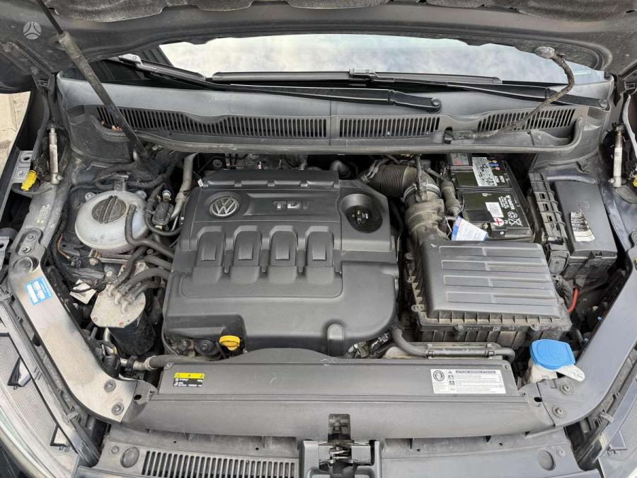 Melns Volkswagen Touran 2016 Kauņa, ar dzinēja tilpumu 2.00 L un nobraukumu 240 tūkst. km par 12900 €, foto 18 vietnē AUTOMOTO.COM.LV