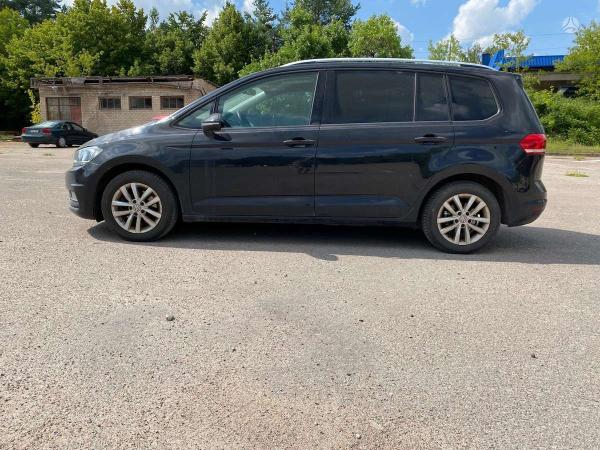 Black Volkswagen Touran 2016 in Raseiniai, with an engine capacity of 1.60 L and mileage of 298 thousand km for 7900 €, photo 2 on AUTOMOTO.COM.LV