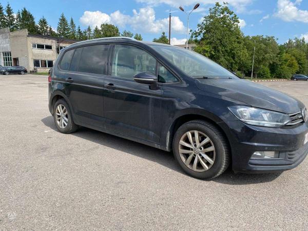 Black Volkswagen Touran 2016 in Raseiniai, with an engine capacity of 1.60 L and mileage of 298 thousand km for 7900 €, photo 6 on AUTOMOTO.COM.LV