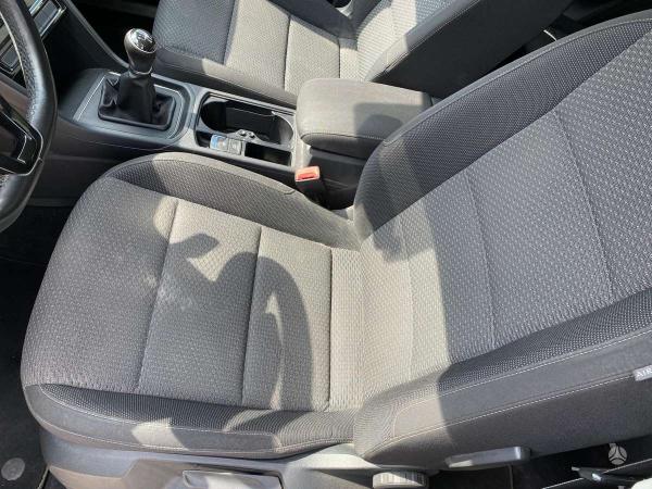 Black Volkswagen Touran 2016 in Raseiniai, with an engine capacity of 1.60 L and mileage of 298 thousand km for 7900 €, photo 9 on AUTOMOTO.COM.LV