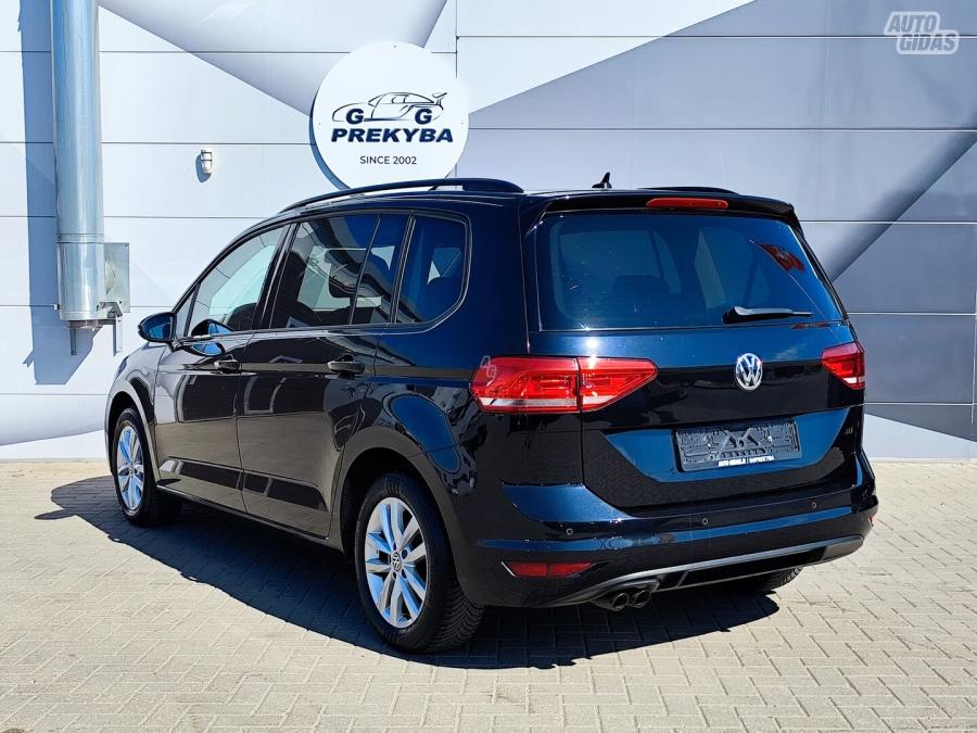 Black Volkswagen Touran 2016 in Ramuciai, with an engine capacity of 2.00 L and mileage of 218 thousand km for 10950 €, photo 8 on AUTOMOTO.COM.LV
