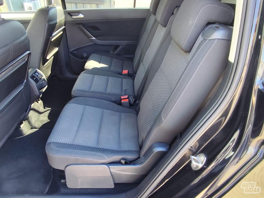 Black Volkswagen Touran 2016 in Ramuciai, with an engine capacity of 2.00 L and mileage of 218 thousand km for 10950 €, photo 20 on AUTOMOTO.COM.LV