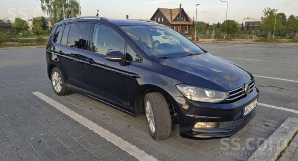 Black Volkswagen Touran 2016 in Jelgava, with an engine capacity of 1.60 L and mileage of 216 thousand km for 10200 €, photo 2 on AUTOMOTO.COM.LV