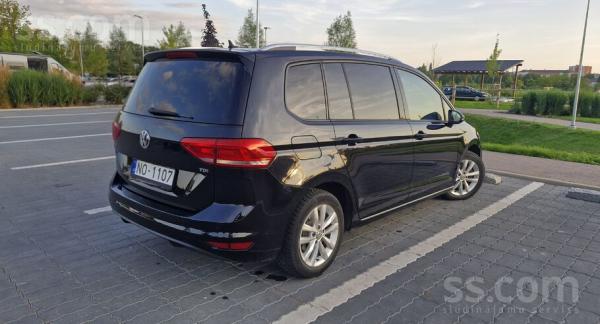Black Volkswagen Touran 2016 in Jelgava, with an engine capacity of 1.60 L and mileage of 216 thousand km for 10200 €, photo 3 on AUTOMOTO.COM.LV