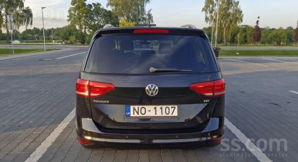 Black Volkswagen Touran 2016 in Jelgava, with an engine capacity of 1.60 L and mileage of 216 thousand km for 10200 €, photo 5 on AUTOMOTO.COM.LV