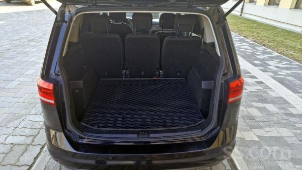Black Volkswagen Touran 2016 in Jelgava, with an engine capacity of 1.60 L and mileage of 216 thousand km for 10200 €, photo 9 on AUTOMOTO.COM.LV