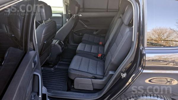 Black Volkswagen Touran 2016 in Jelgava, with an engine capacity of 1.60 L and mileage of 216 thousand km for 10200 €, photo 10 on AUTOMOTO.COM.LV