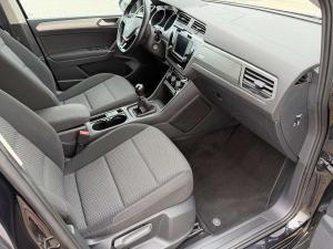 Melns Volkswagen Touran 2016 Raseiniai, ar dzinēja tilpumu 1.60 L un nobraukumu 298 tūkst. km par 7900 €, foto 11 vietnē AUTOMOTO.COM.LV