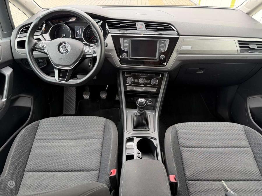 Melns Volkswagen Touran 2016 Raseiniai, ar dzinēja tilpumu 1.60 L un nobraukumu 298 tūkst. km par 7900 €, foto 12 vietnē AUTOMOTO.COM.LV