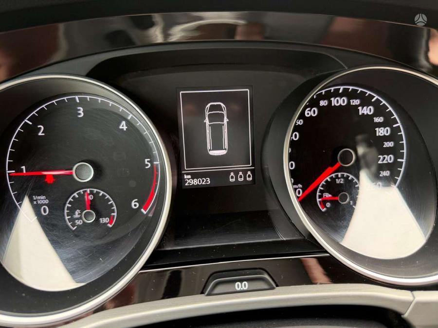 Melns Volkswagen Touran 2016 Raseiniai, ar dzinēja tilpumu 1.60 L un nobraukumu 298 tūkst. km par 7900 €, foto 13 vietnē AUTOMOTO.COM.LV