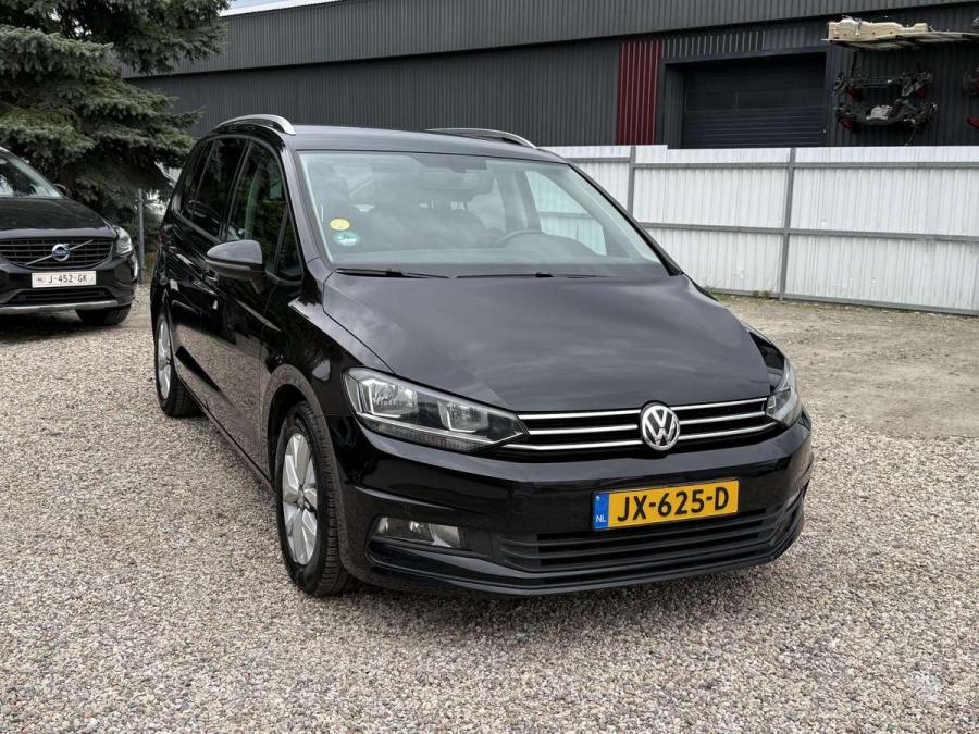 Melns Volkswagen Touran 2016 Kauņa, ar dzinēja tilpumu 1.60 L un nobraukumu 264 tūkst. km par 8150 €, foto 3 vietnē AUTOMOTO.COM.LV