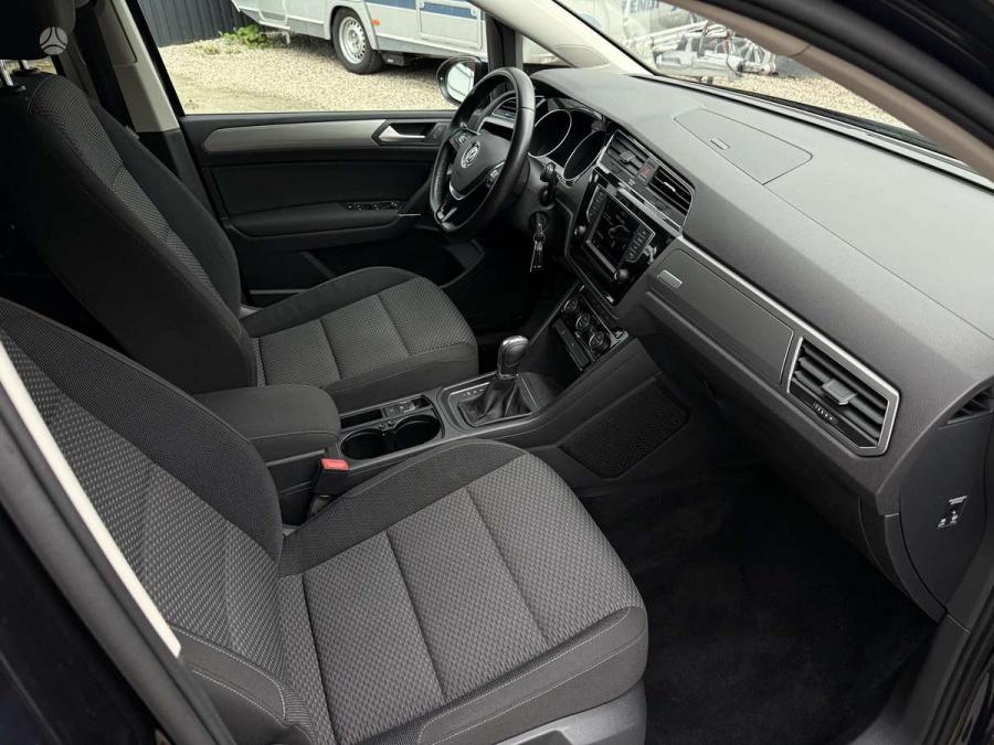 Melns Volkswagen Touran 2016 Kauņa, ar dzinēja tilpumu 1.60 L un nobraukumu 264 tūkst. km par 8150 €, foto 12 vietnē AUTOMOTO.COM.LV