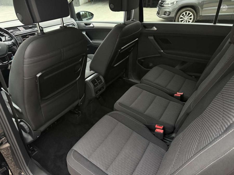 Melns Volkswagen Touran 2016 Kauņa, ar dzinēja tilpumu 1.60 L un nobraukumu 264 tūkst. km par 8150 €, foto 13 vietnē AUTOMOTO.COM.LV